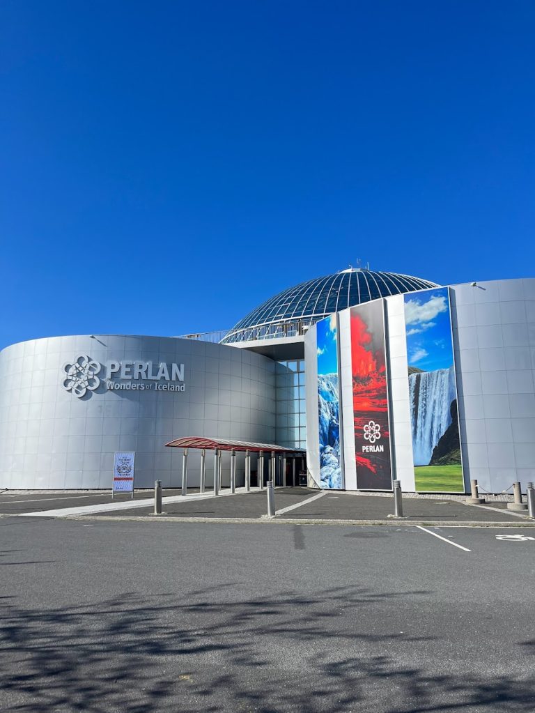 Perlan Museum | Met 100 meter lange ijsgrot